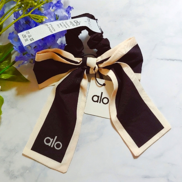 ALO Yoga | Accessories | Few Left Alo Yoga Bow Hair Tie Scrunchie Love ...